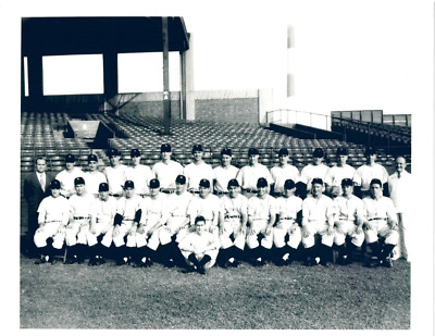 1946 NEWARK BEARS TEAM 8X10 PHOTO YOGI BERRA YANKEES BASEBALL HOF USA ...