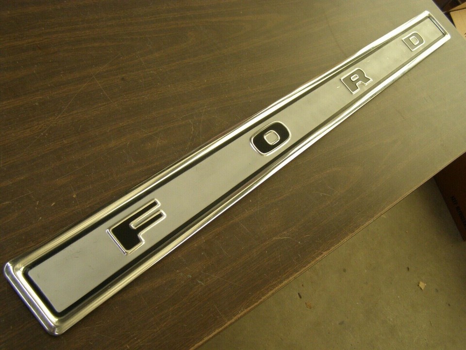 73-79 Ford F100 Tailgate Finish Panel Trim Mounting Hardware Screw ...