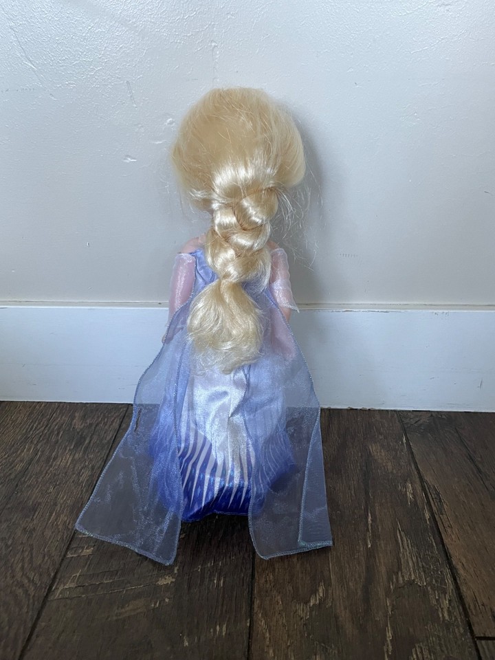Disney Frozen 2 Magic In Motion Elsa Doll Sings "Show Yourself" Music ...