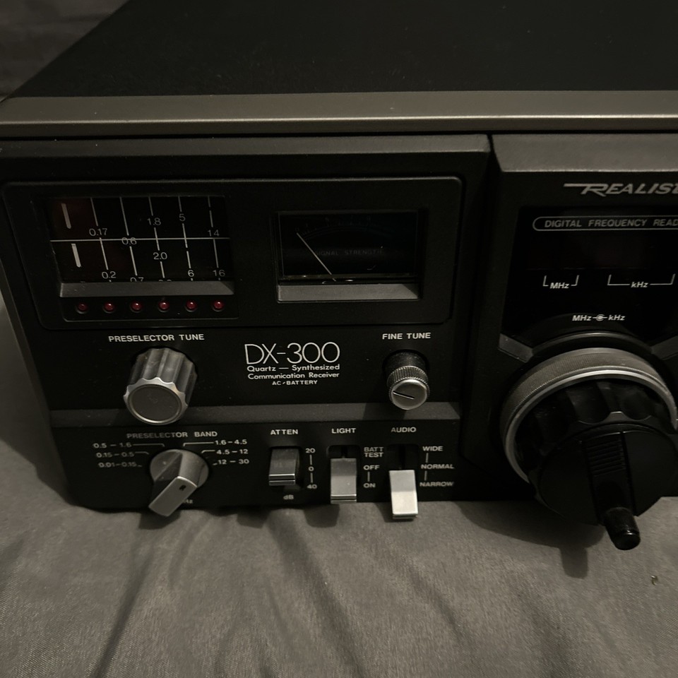 REALISTIC DX-300 QUARTZ SYNTHESIZED COMMUNICATION RECEIVER. UNTESTED ...