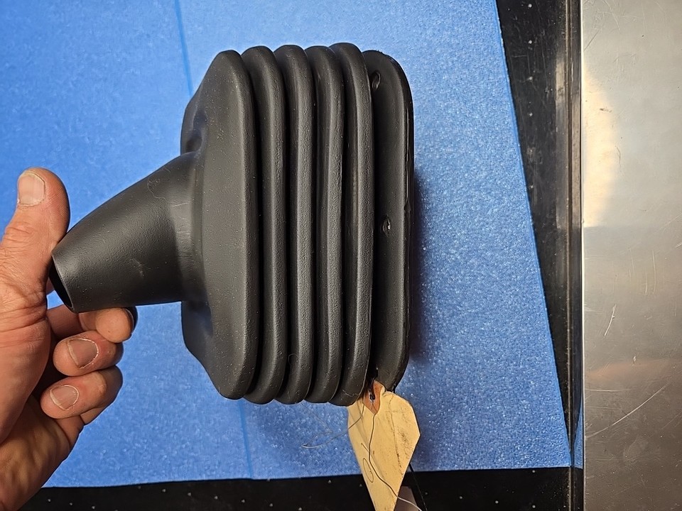 95-2000 Chevy GMC C / K NV3500 NV4500 Shifter Boot Genuine GM OEM ...