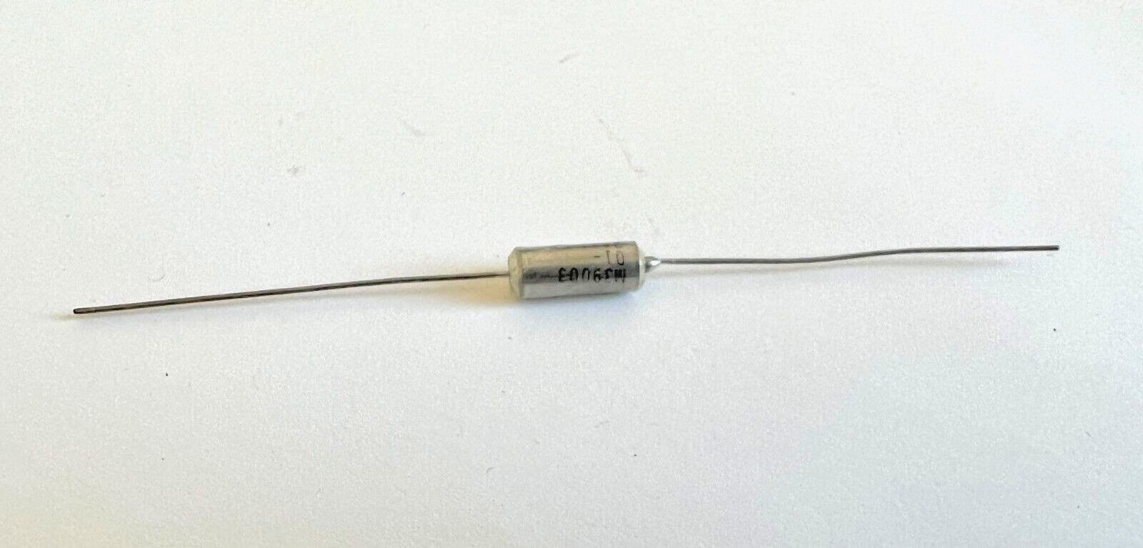 M39003/01-2411 Cap Tant Solid ,3.9uF 75V 10%, (4.7 X 12.04mm), Axial (1 ...