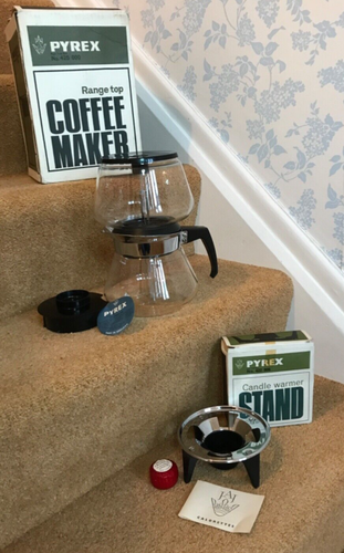Vin. Pyrex Range Coffee maker no.425 000 and warming stand org.boxes ...