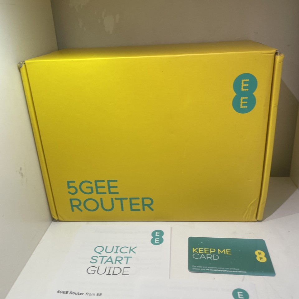 EE 5GEE 5G WiFi Smart Hub Mobile Broadband Router - 2.4GHz & 5GHz dual ...