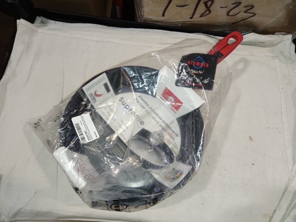 Olympia Die-Cast Deep Aluminum Frying Pan With Red Soft Touch Handle, 9 ...