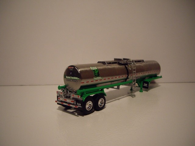 DCP 1/64 Ryno Trucking Pete 389 With 70'' Sleeper and Brenner ...