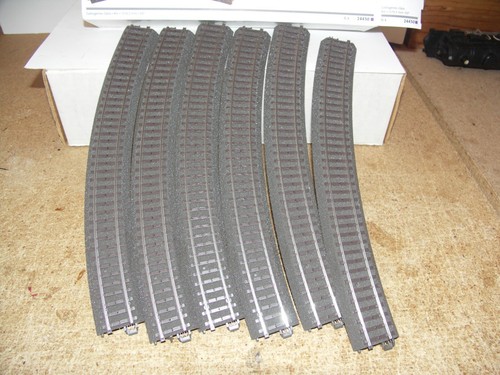 MARKLIN HO SCALE PLASTIC ROADBED CURVED TRACK, 30 DEGREE, 6 SECTIONS ...