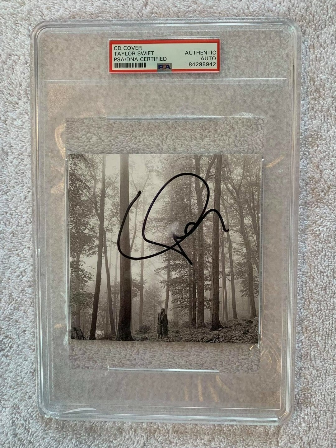 Taylor Swift Autographed Memorabilia | Signed Photo, Jersey ...