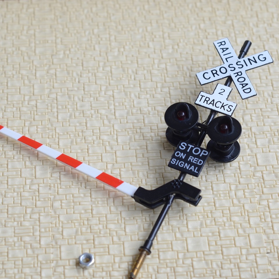 2 x O scale railroad crossing signal gate stop lever 2 tracks + flasher ...