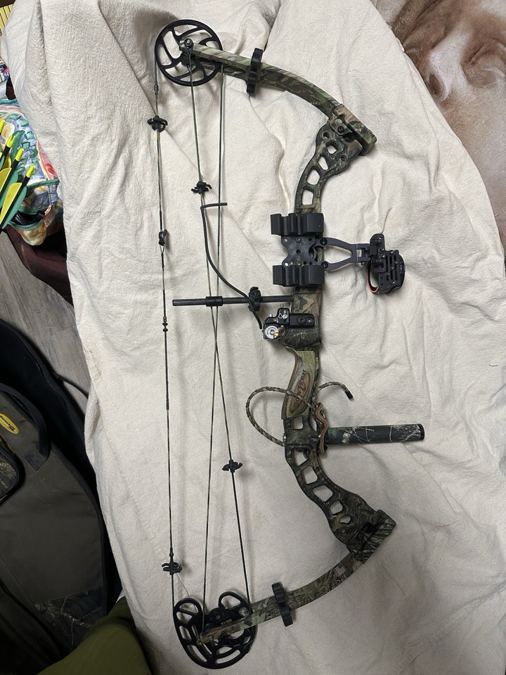 Bowtech Liberty Compound Diamond Bow for Archery and Hunting Right-Hand ...