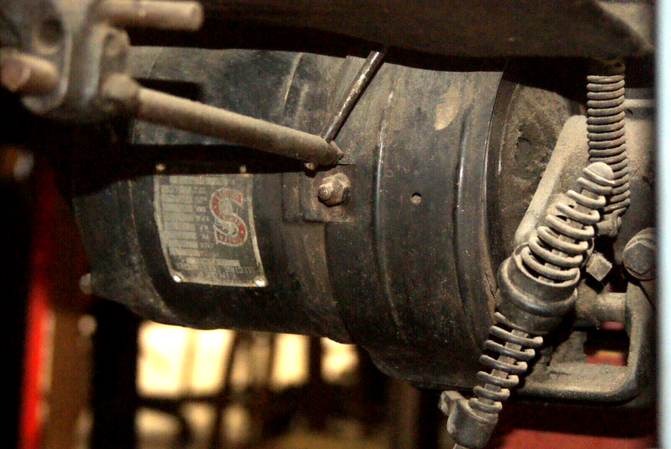 Singer 111W153 Industrial Sewing Machine, Table, Motor | eBay