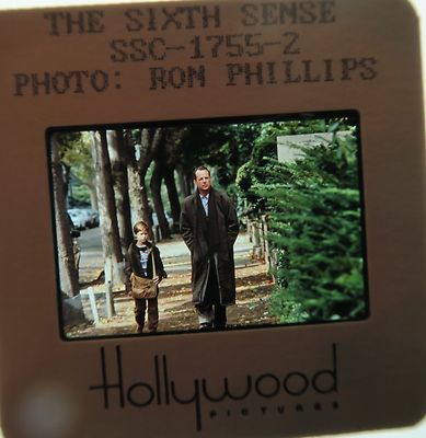 THE SIXTH SENSE CAST Bruce Willis Haley Joel Osment Toni Collette 1999 ...