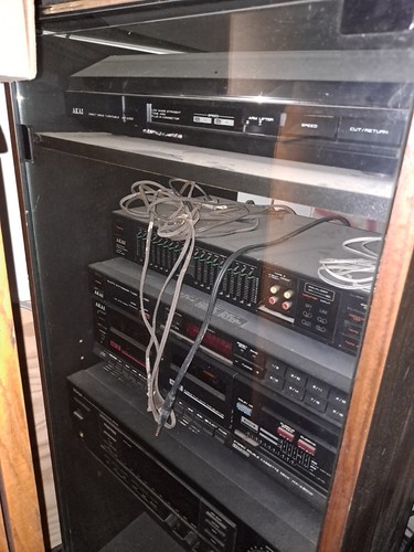 11414 PICK-UP ONLY Cash Sale.....AKAI Rack System...Local Pick Up 11414 ...