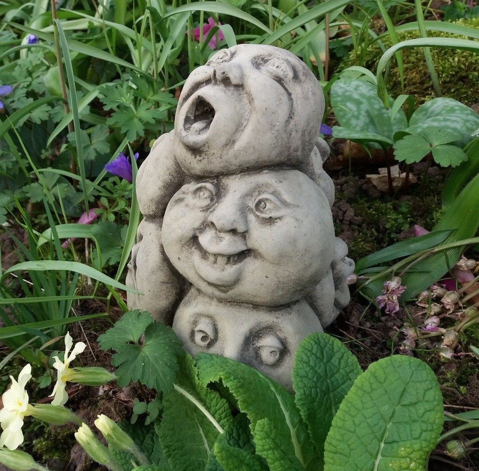 🇬🇧 STONE GARDEN COMEDY HEAD PILE UP FUNNY PEBBLE HEADS ROCK FACES ...