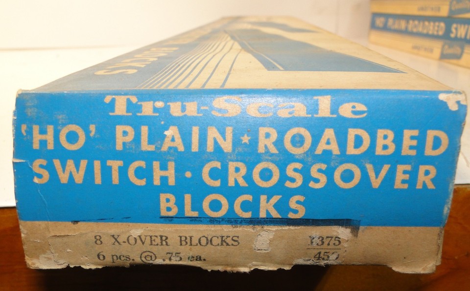 41 SECTIONS OF VINTAGE TRU-SCALE HO WOOD ROADBED PLAIN & SELF-GAUGING ...