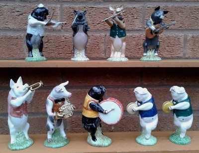 BESWICK - THE PIG PROMENADE - SELECTION OF PIG BAND FIGURES INCLUDES ...