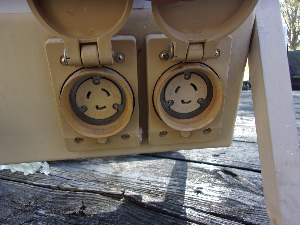 MILITARY SURPLUS GENERATOR POWER DISTRIBUTION PANEL BOX 60 AMP 3 PHASE ...