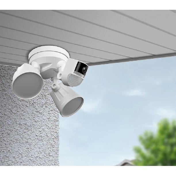 Swann Premium 4K UHD Wired 2600 Lumen Outdoor WiFi Motion Activated ...