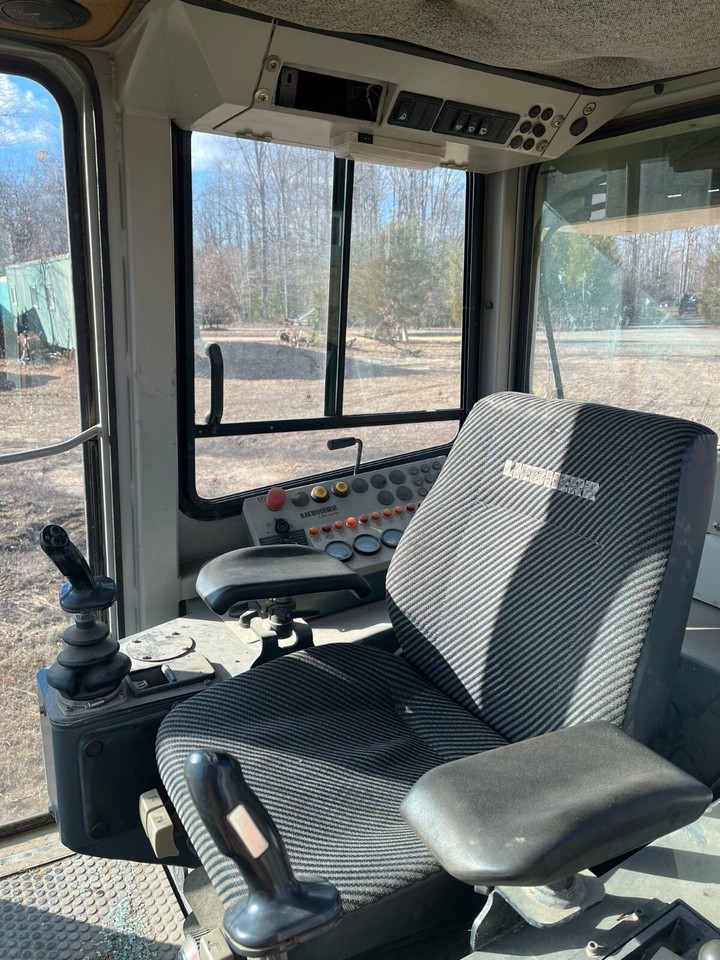 LIEBHERR LR622B Litronic CRAWLER LOADER 4,538 Hrs 2.35 Yd Bucket JD ...