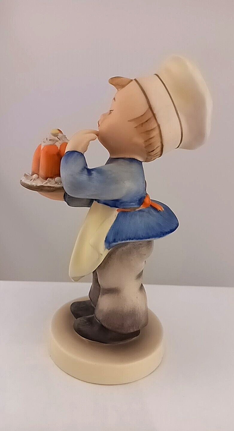 Vintage Goebel Hummel Figurine “Baker” #128 TMK3 Mint Condition!!! | eBay