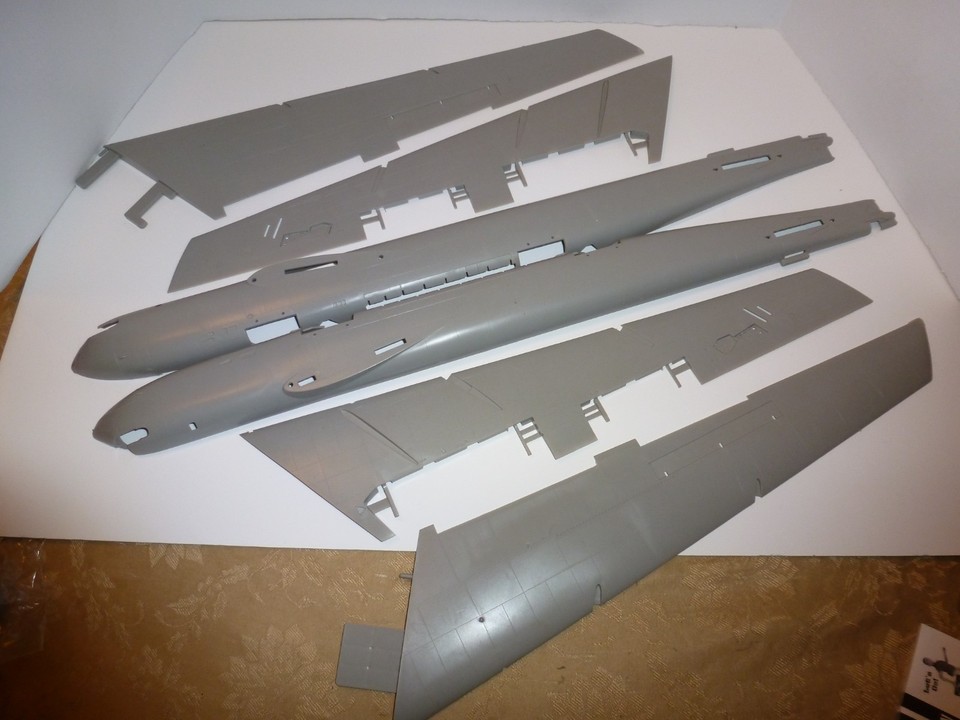 MONOGRAM 1/72 B-52 STRATAFORTRESS PARTS NO BOX , DECALS OR INSTRUCTIONS ...