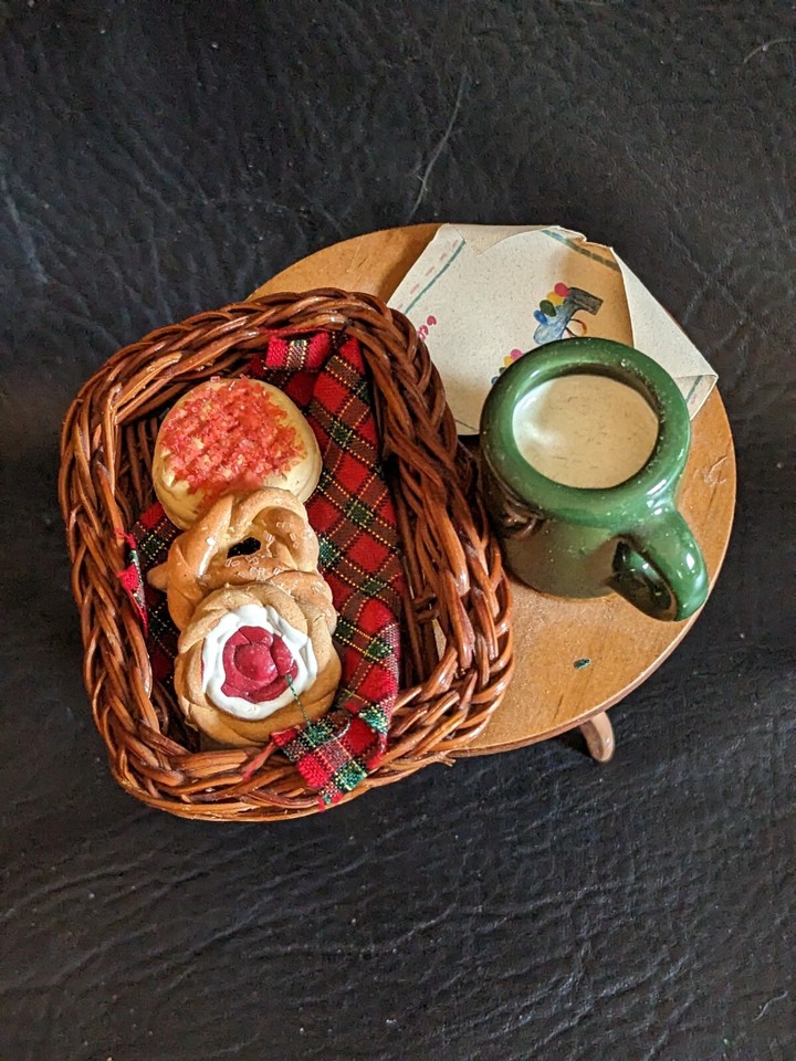 2009 Byers Choice Round Side Table With Sweets Gingerbread Santa Mug ...