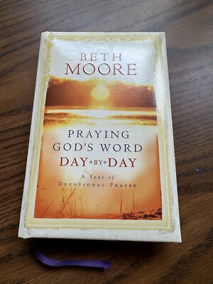 Praying God’s Word Beth Moore Day by Day A Year of Devotional Prayer ...