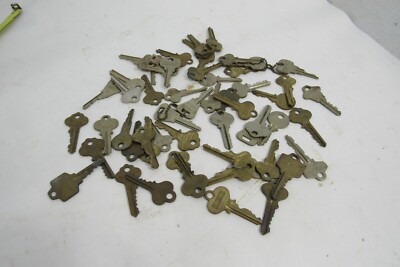 One Pound of Miscellaneous Vintage Cut Keys House Locks Automotive Keys ...