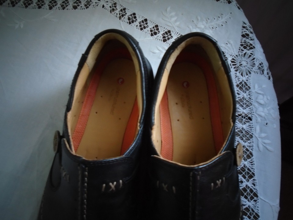 Clarks women’s black slip-on shoe, 5E (wide) un loop, unstructured ...