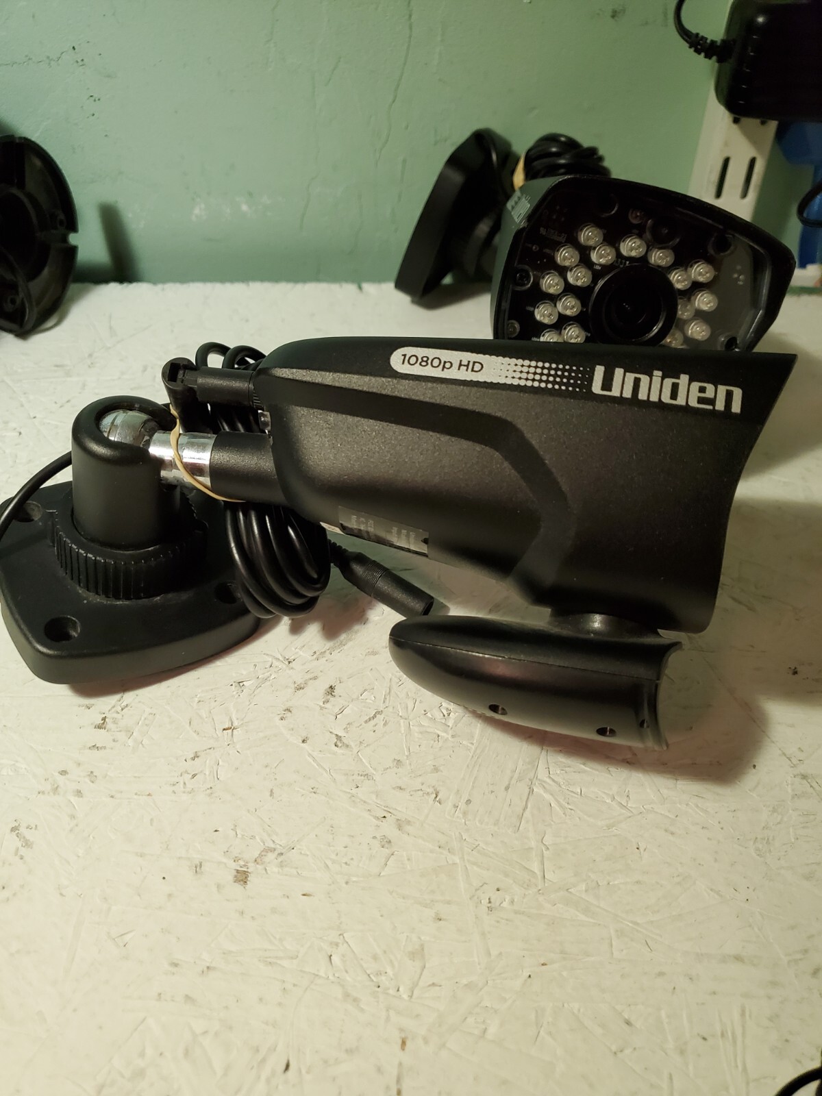 Uniden Guardian Security Camera Touchscreen Monitor + 4 Cameras 1080p ...