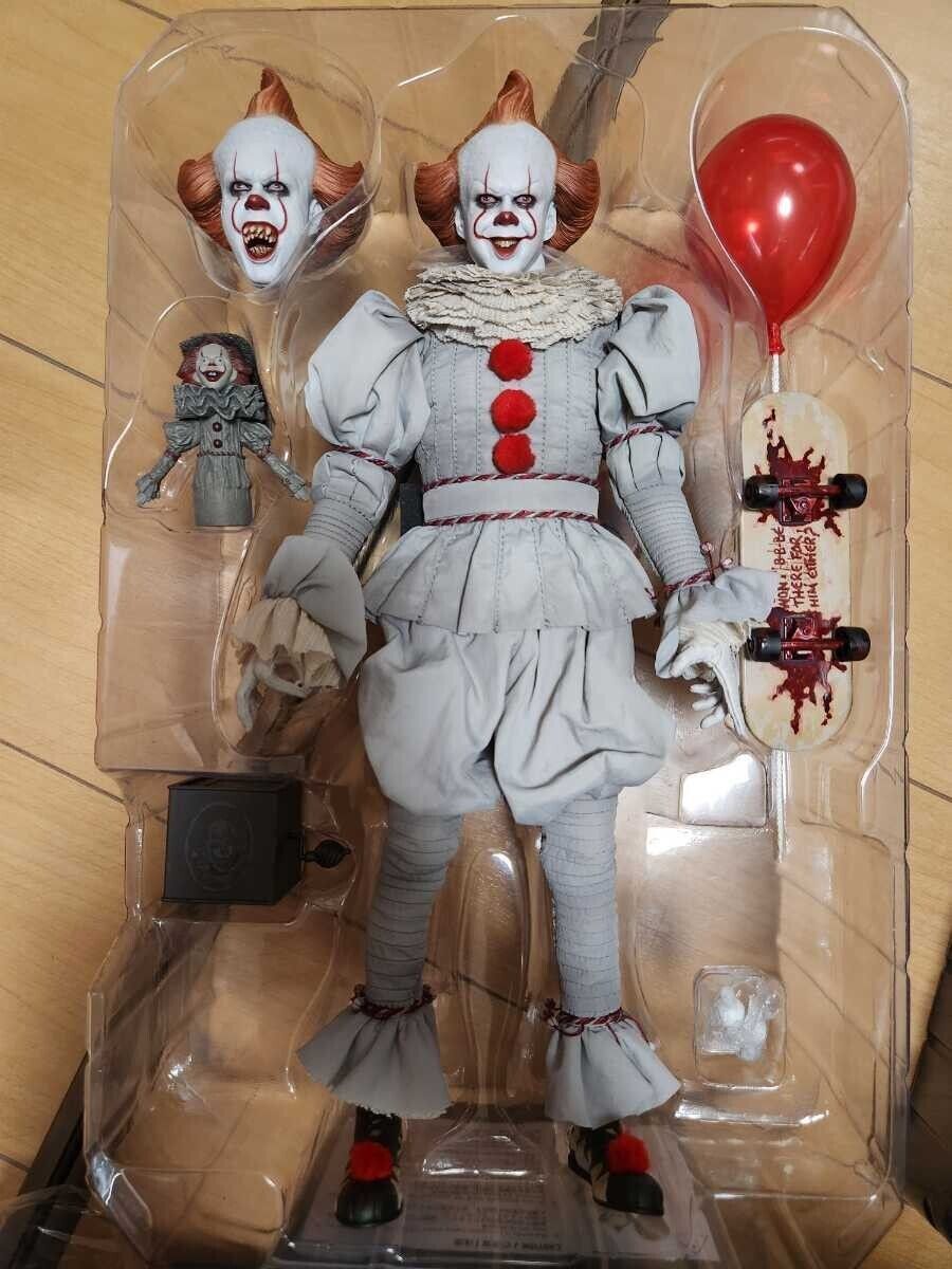 Hot Toys IT Chapter Two - Pennywise 1/6th Scale Collectible Figure ...
