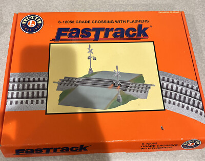 LIONEL 6-12052 FasTrack GRADE CROSSING w/FLASHERS 3 rail NEW ...