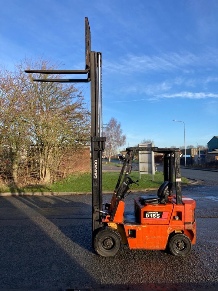 Daewoo D15S fork lift forklift truck diesel stacker delivery Weighs ...