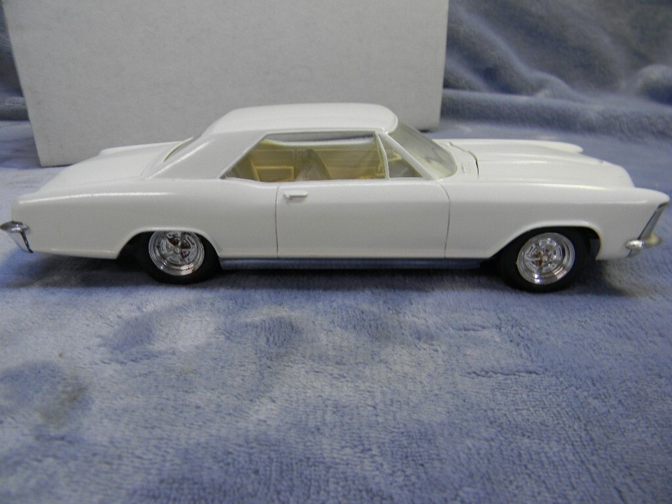 1/24 1965 AMT ORIGINAL ISSUE BUICK RIVIERA HARDTOP ANNUAL WHITE MODEL ...