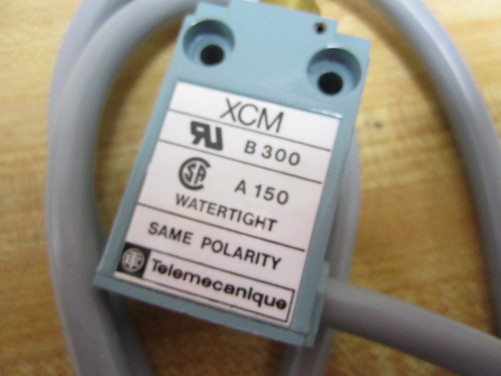 Telemecanique XCM-A110-H7 Limit Switch XCMA110H7 | eBay