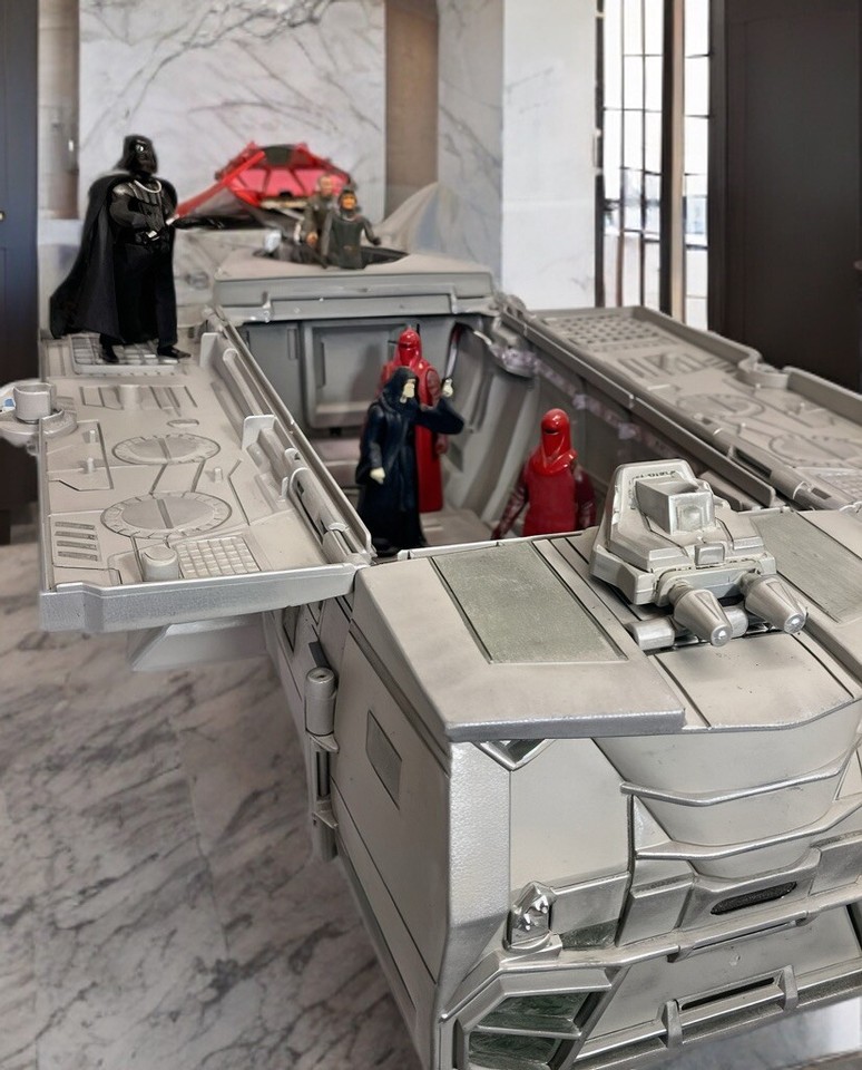 Andor Star Wars Royal Guard Emperor Palpatine Imperial Sith Shuttle ...