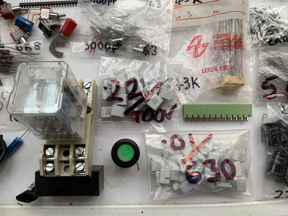 ELECTRONIC COMPONENTS PARTS job-lot Vintage Radio Spares Assortment ...
