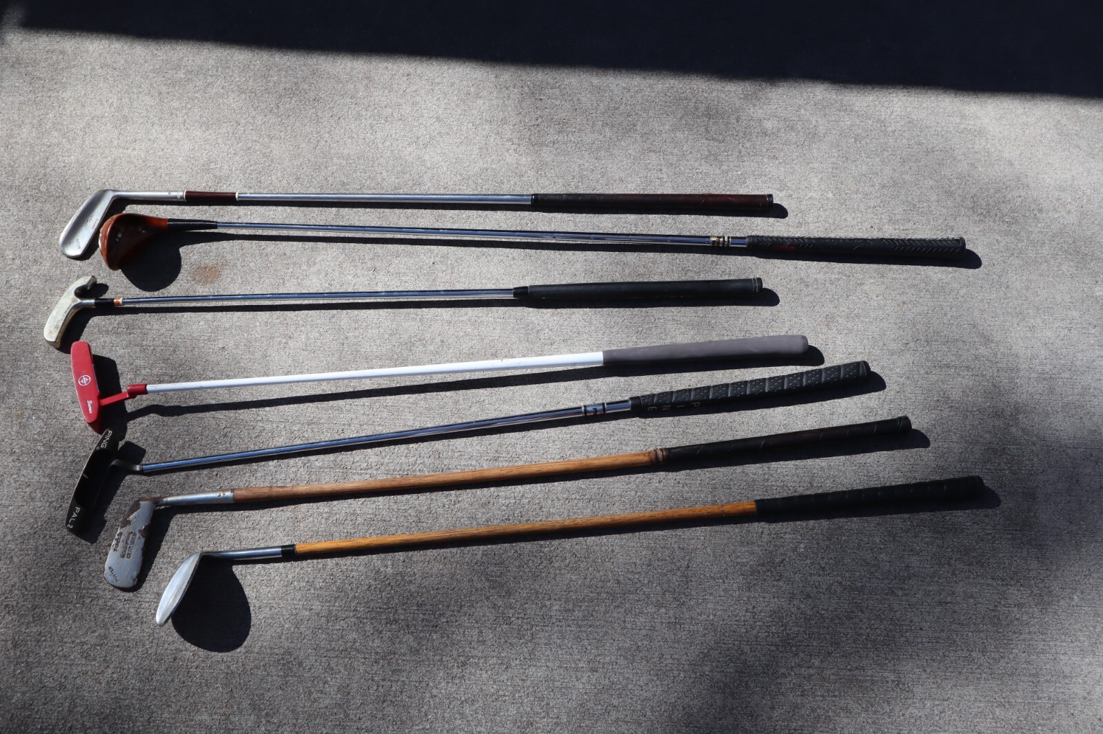 A Lot Of 7 Random vintage golf club putters (Callaway, Karsten Ping Pal ...