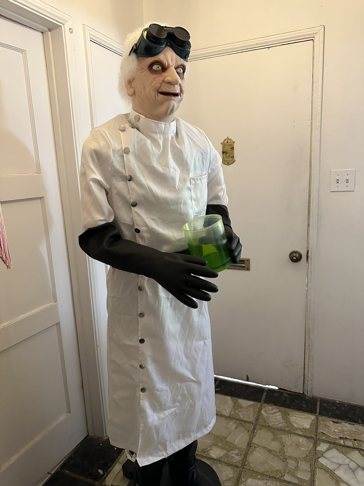 GEMMY HALLOWEEN DR DOCTOR SHIVERS Animated 6ft Tall PROP EVERYTHING ...