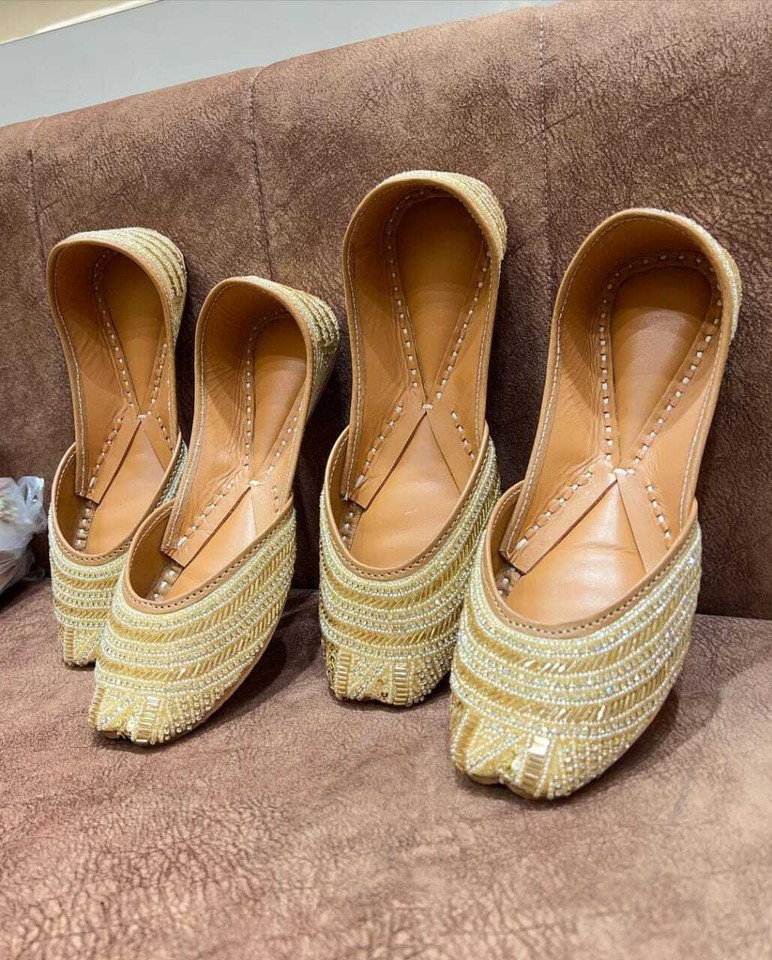 Woman Gold punjabi jutti ,bridal jutti for woman, indian Women shoes ...