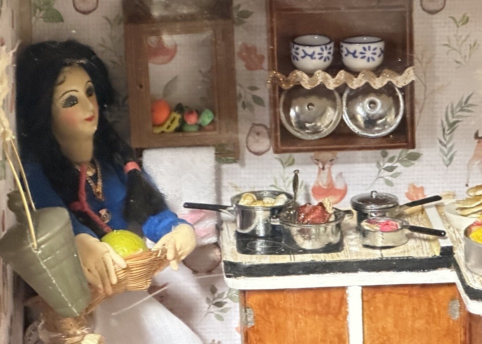 Vintage Diorama / Miniature Illuminated Dolls Kitchen Display | eBay UK