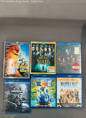 Lot of 32 Blu-Ray Disc Movies INC. Star Wars The Force Awakens, Disney ...