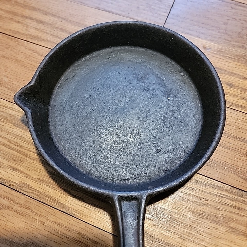 Vintage Cast Iron Skillet #1 Gate Mark Single Pour Spout 5 In | eBay