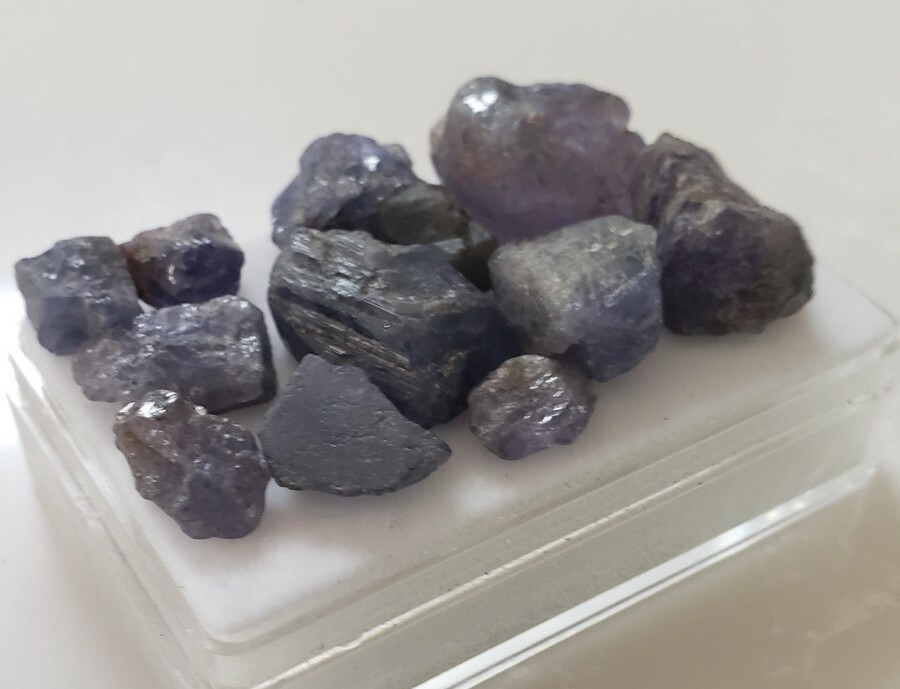 Rare 12 Piece 87.25Ct. Natural Tanzanian Tanzanite Color-Changing Blue ...