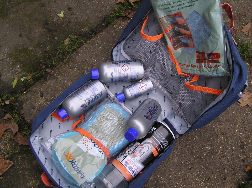 **GARDX CAR CLEANING KIT**IN CARRY CASE.VARIOUS CLEANING PRODUCTS.NEW ...