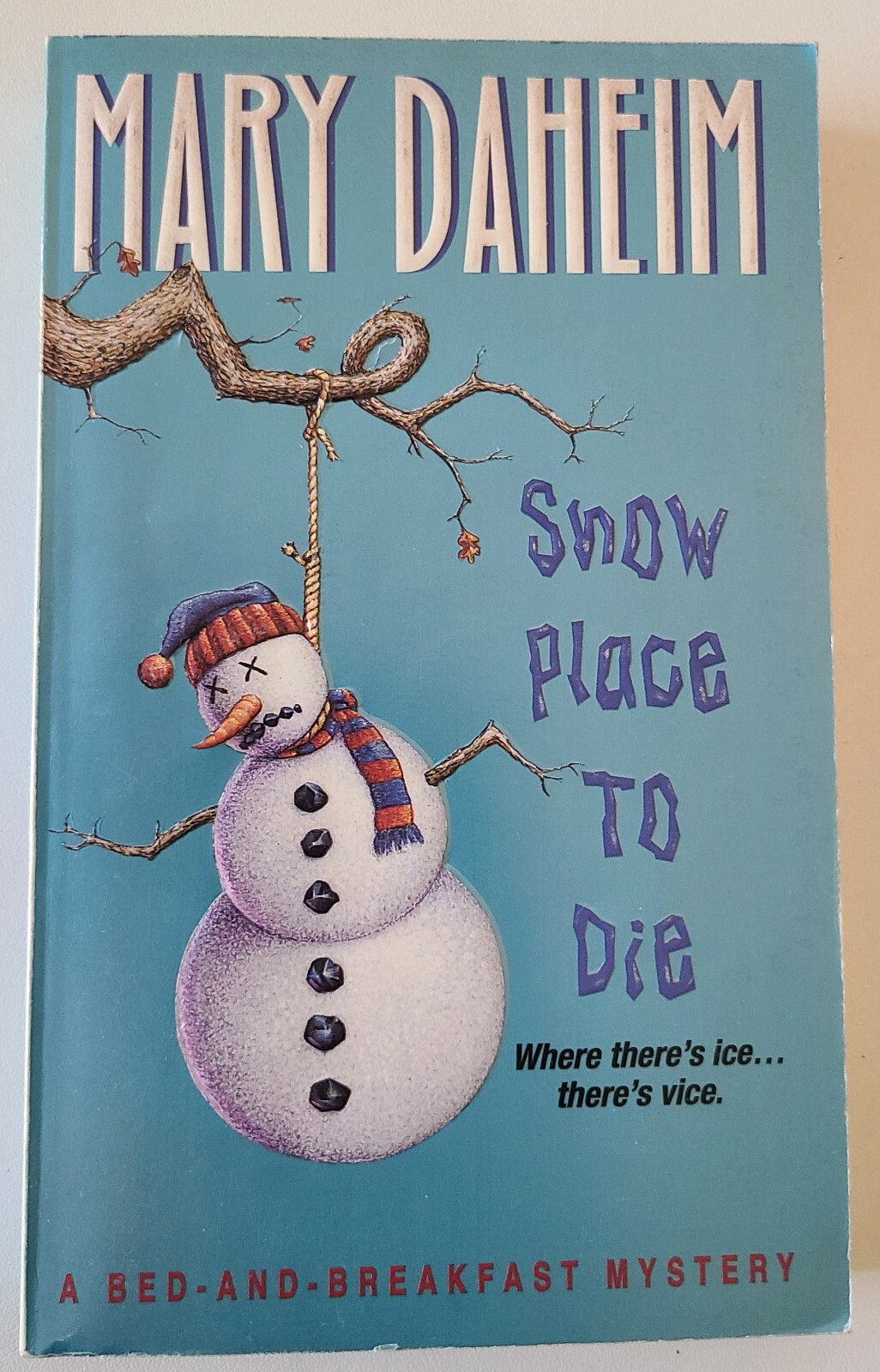 SNOW PLACE TO DIE Bed-And-Breakfast Mystery book 13 by Mary Daheim (PB ...
