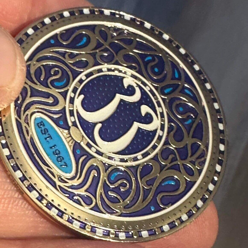 Walt Disneyland Club 33 Alfred Collection Court Angels Challenge Coin ...