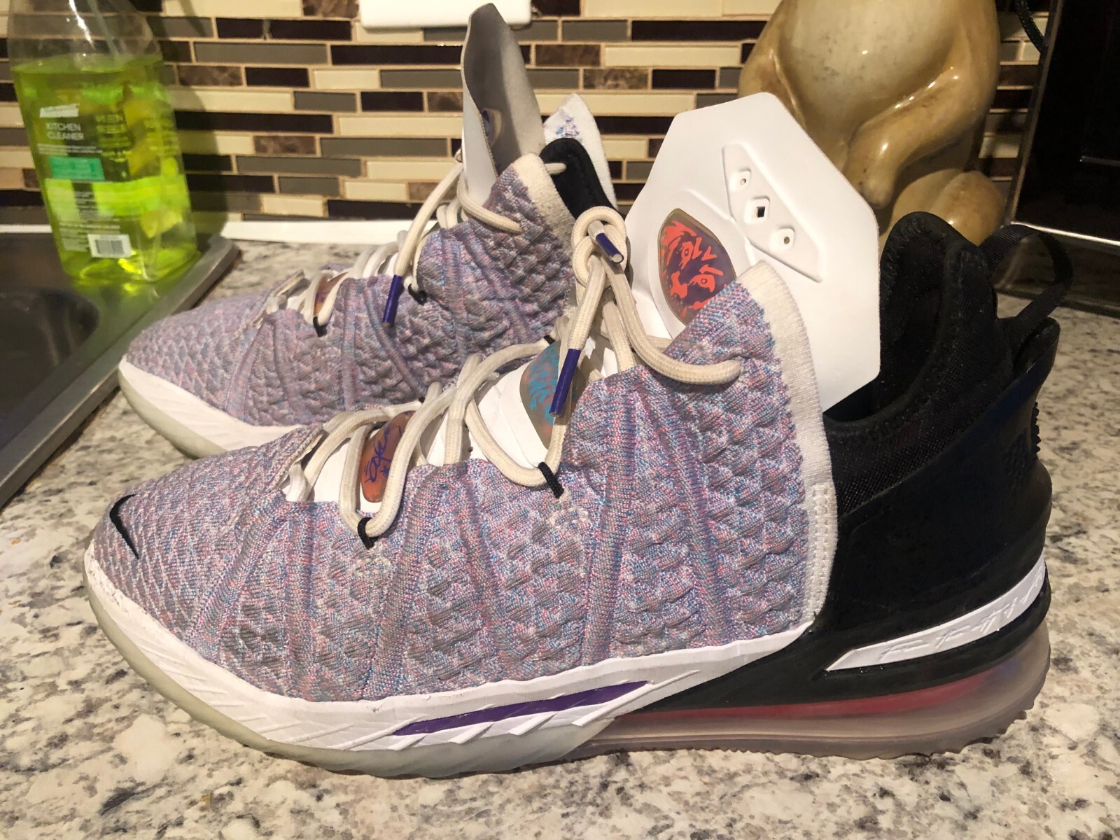 Nike LeBron 18 'Graffiti' CQ9283-900 Mens Size 11 - Gem
