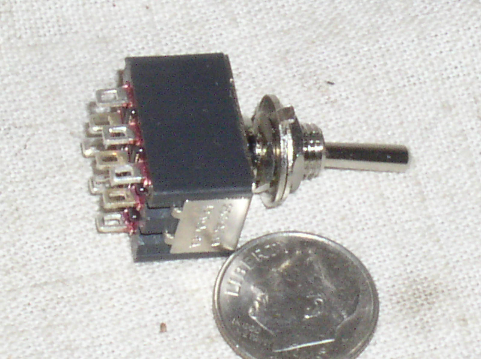 1 BRAND NEW MINI TOGGLE 3PDT 3P2T ON-ON HOBBY TRAIN SWITCH 125 VAC 6 ...