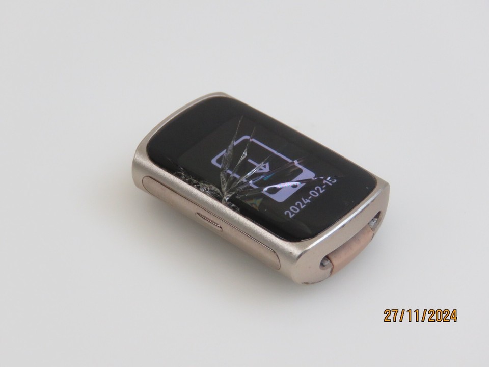 FIFBIT CHARGE 6 SILVER FITNESS TRACKER (CRACKED SCREEN - DIAL ONLY ...